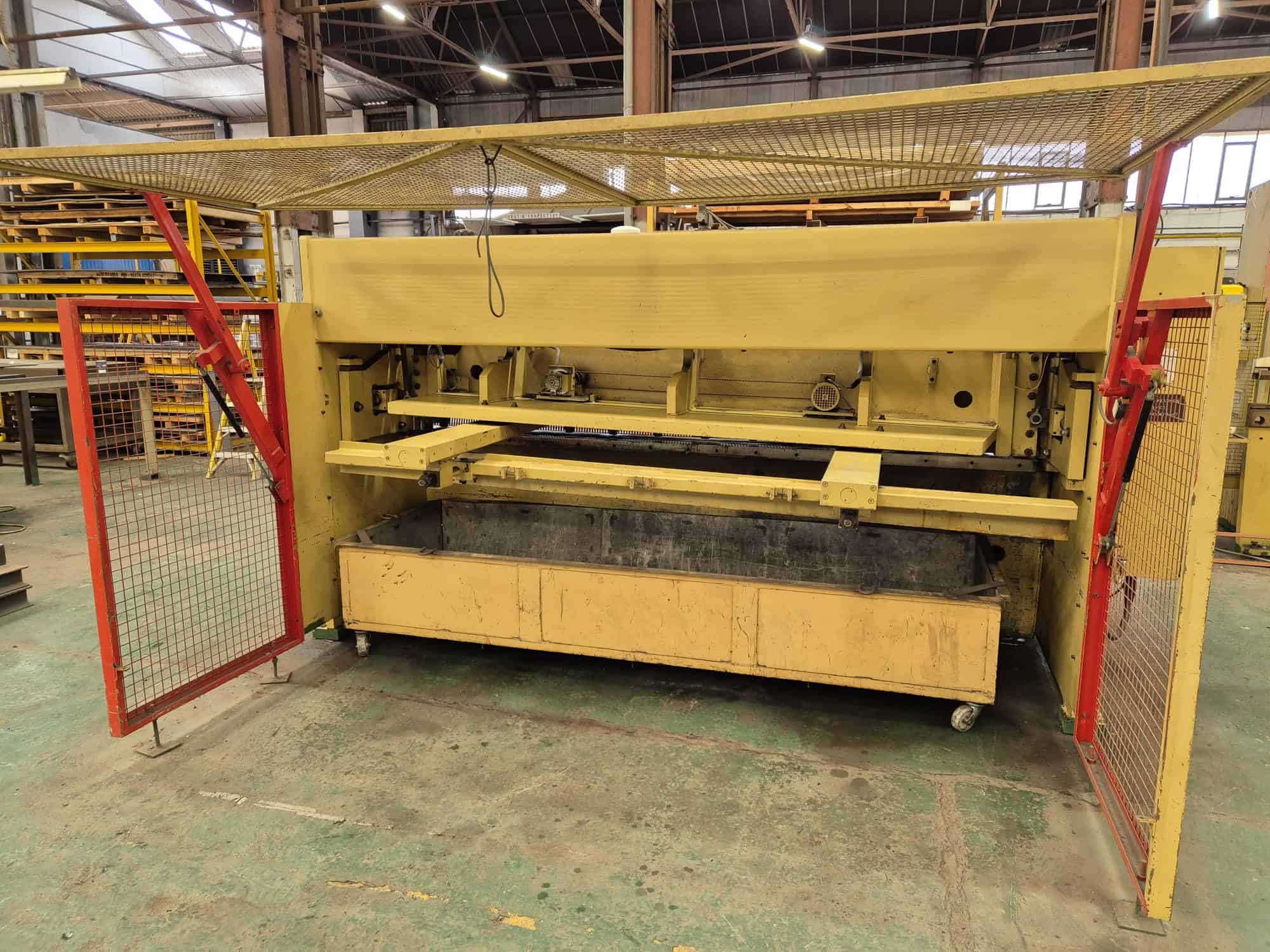 Edwards Pearson Hydraulic Industrial Sheet Metal Shear For Sale