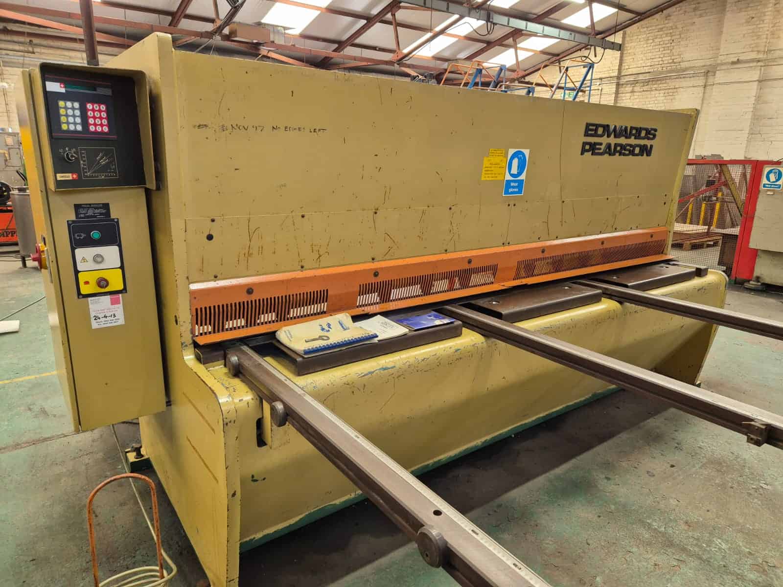 Edwards Pearson Hydraulic Industrial Sheet Metal Shear For Sale