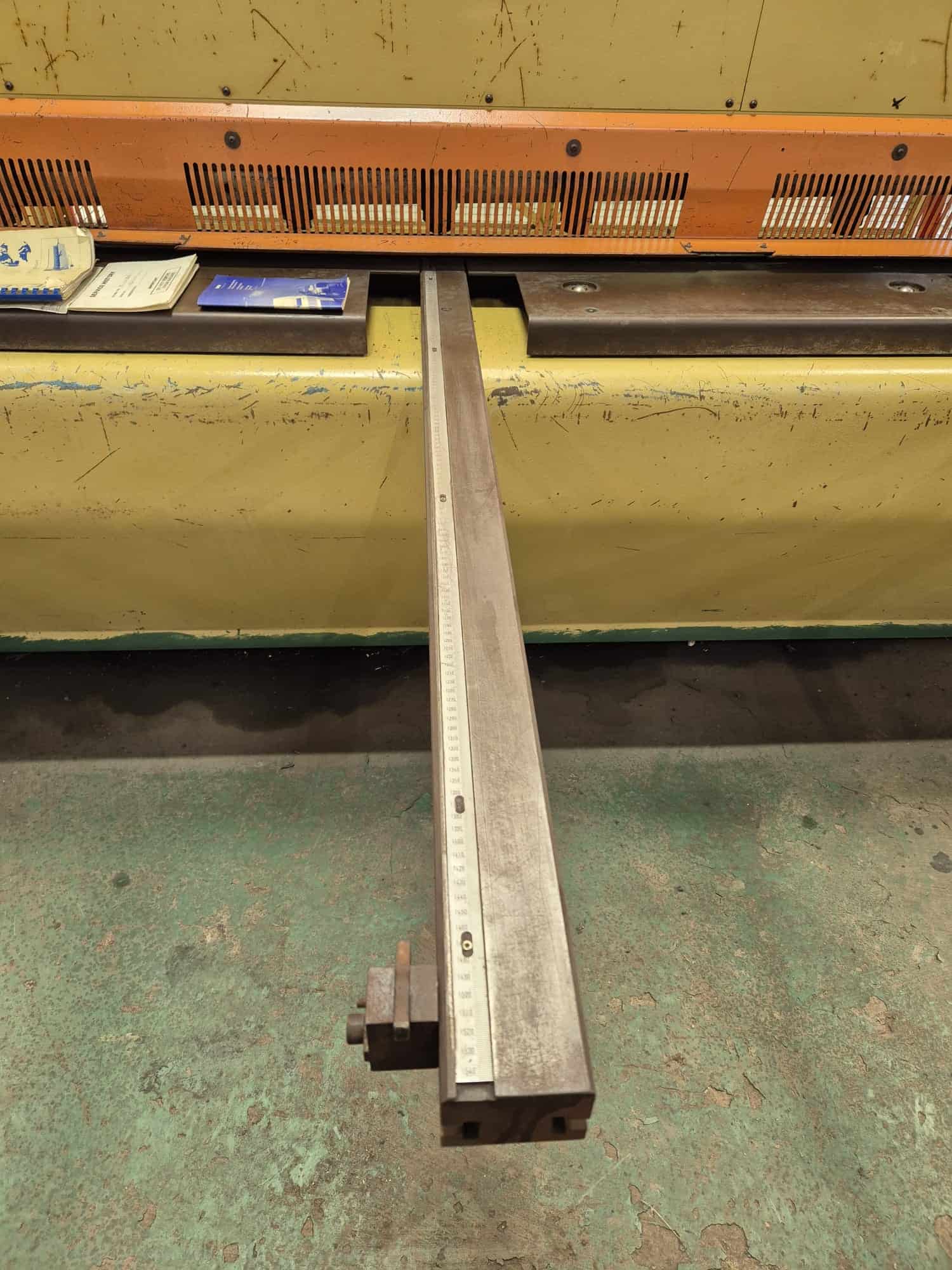 Edwards Pearson Hydraulic Industrial Sheet Metal Shear For Sale